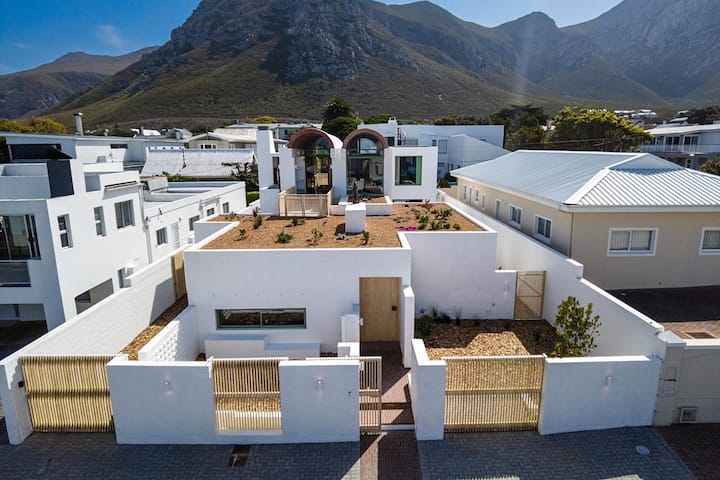 Hyggehus | Designer Holiday Home In Voëlklip - Hermanus