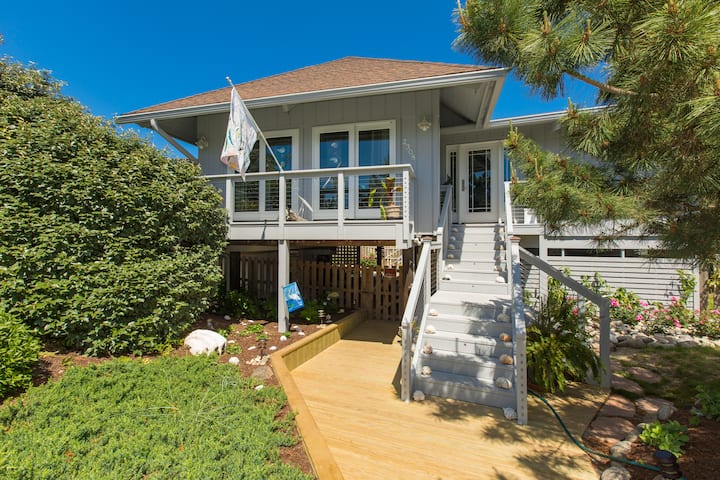 Oceanfront Cottage With Great Views! - Virginia Beach, VA