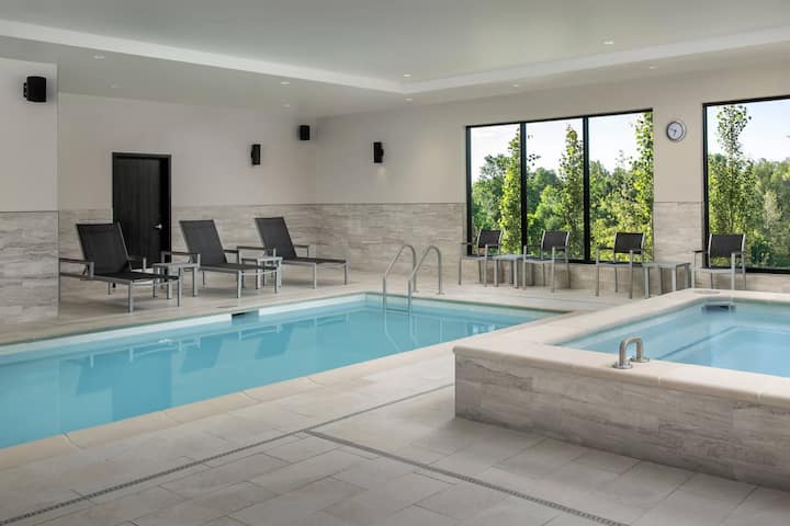 Downtown Bozeman Stay | Kitchen. Breakfast. Pool. - Bozeman, MT