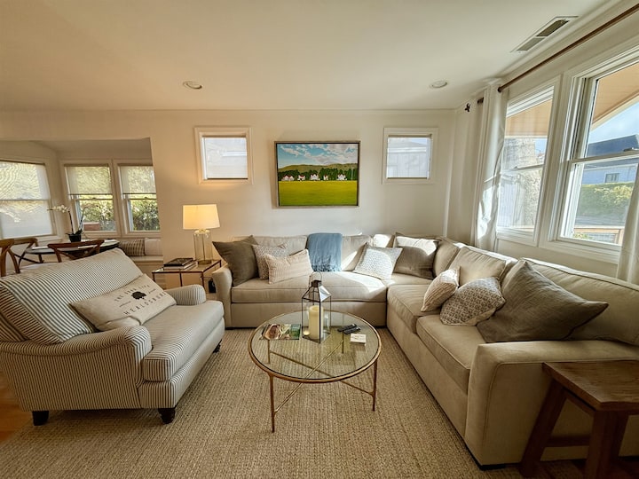 Healdsburg Plaza Charmer W/ Hot Tub & Fire Pit - Healdsburg, CA