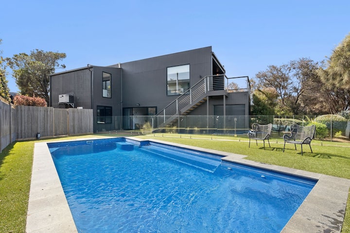 Luxury Sands Golf Escape With Pool And Views - Torquay, Australia