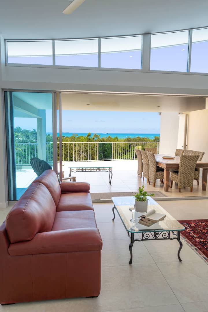 3 Bedroom Ocean View Townhouse - Airlie Beach