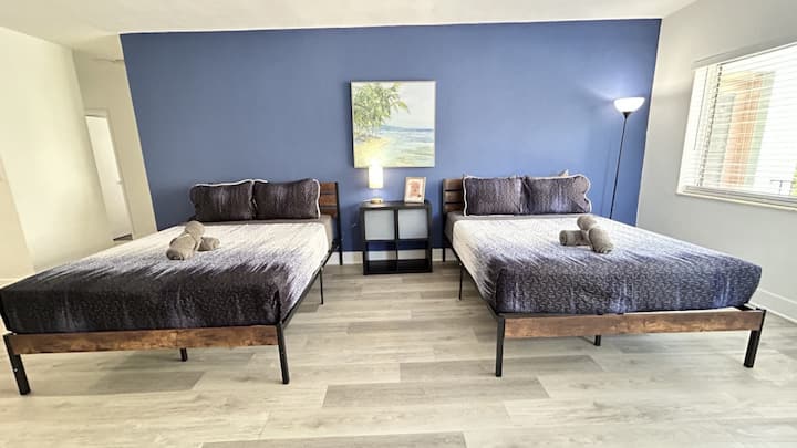 Spacious 1br Beach Apt / King Bed, Wi-fi & Parking - South Beach, FL