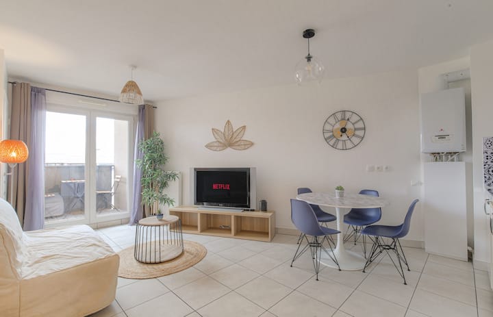 Cosy Et Calme Avec Parking - Villeurbanne