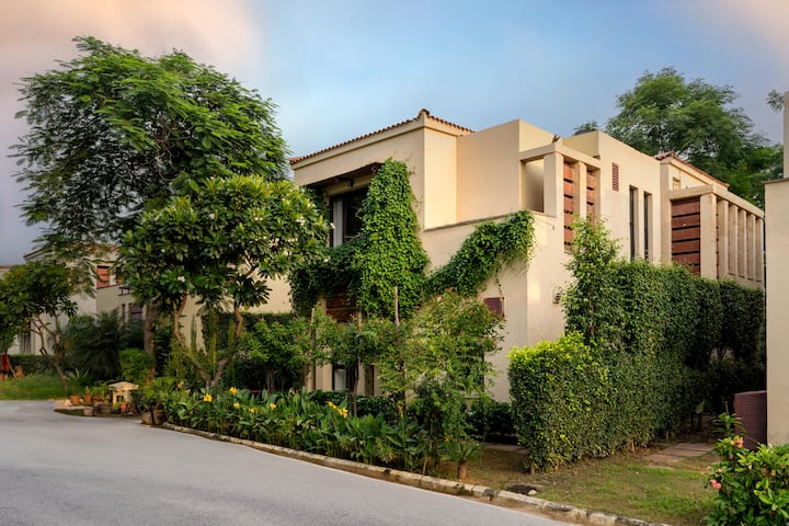 Golf Luxe Villa | Fairway Views & Chef - Manesar