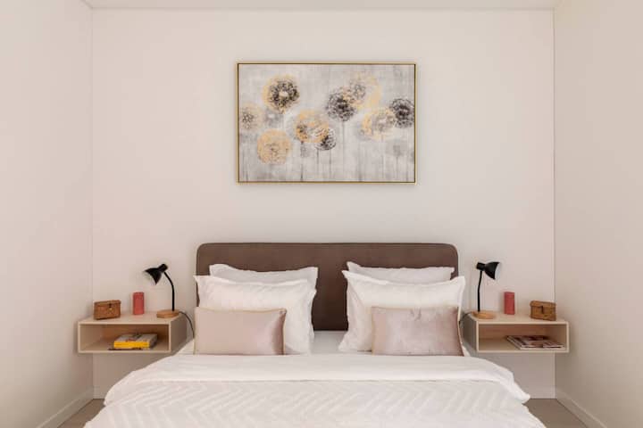 The Luxury Suite | Parking & Self-check-in -