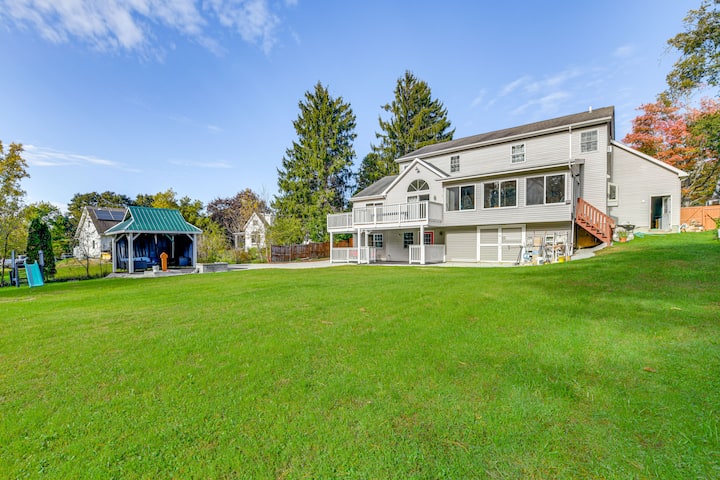 Lake Champlain Fun: Apt W/ Fire Pit & Large Yard! - Colchester, VT