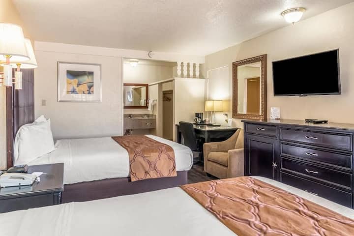 Convenient Room | Ready For Family Stay | 2 Rooms - Flagstaff