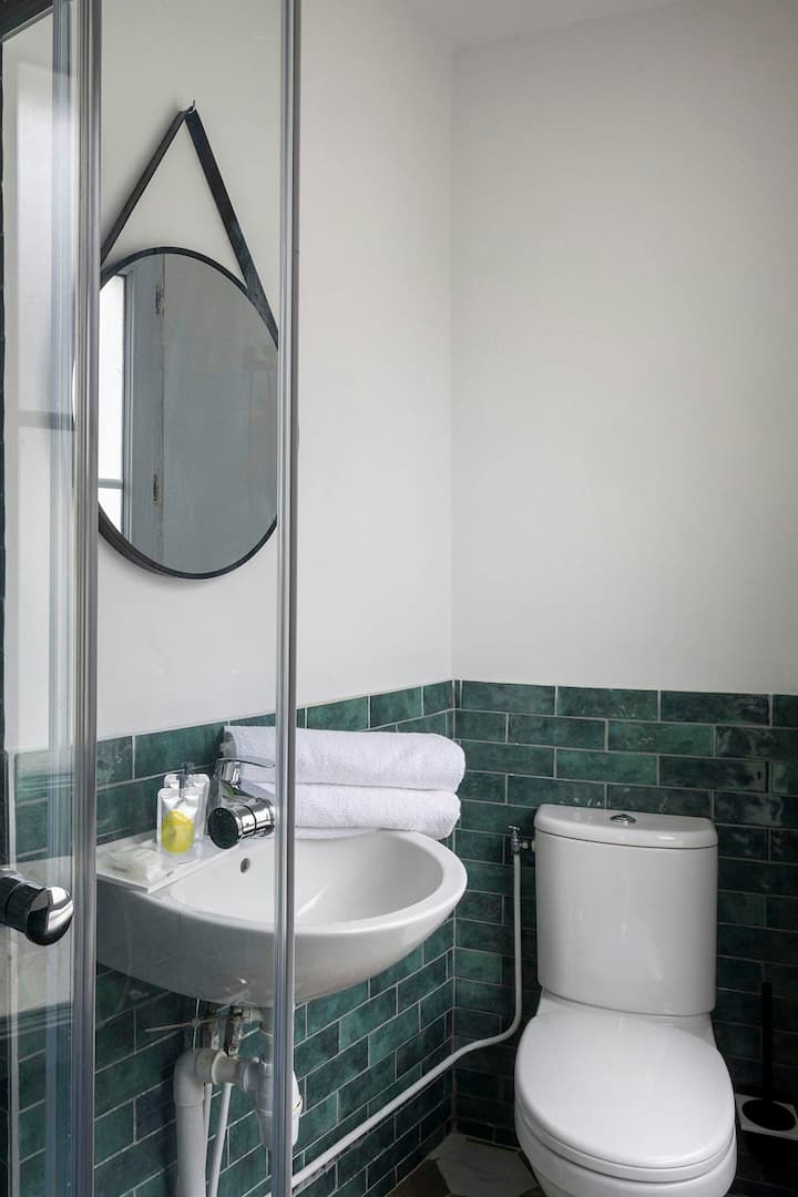 Le Village Montmartre - Classic Double Room - Paris