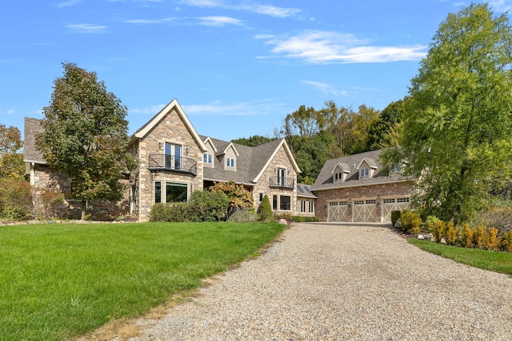 Enjoy Bear Ranch, A Premier Luxury Vacation Estate - Berrien Springs, MI