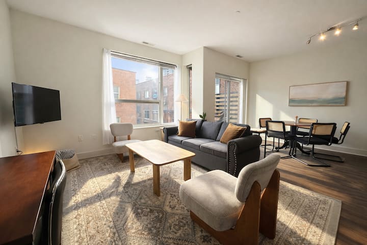 Upscale Apartment Near Lake Michigan - Milwaukee