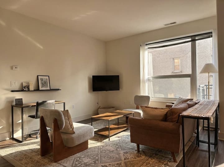 Upscale Apartment Near Lake Michigan - Milwaukee, WI