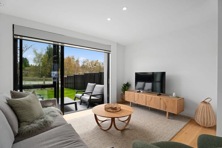 Aspirings Views On Rowley - Wānaka