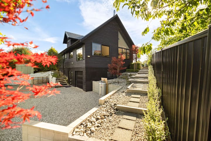 Designer Mountain Retreat | Heart Of Arrowtown - Arrowtown