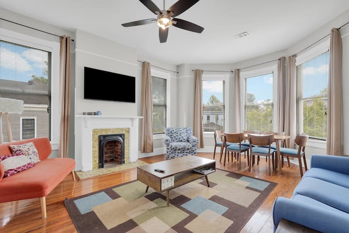 Bright + Airy Home W/ Private Parking - Savannah, GA