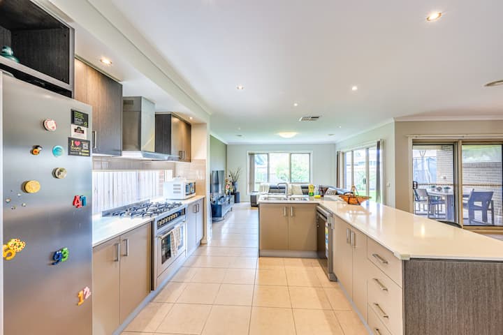 Stayau Spacious Stay Point Cook - Point Cook