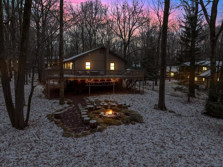 6br Lodge: Hot Tub, Bar & Massive Deck - Pocono Mountains, PA
