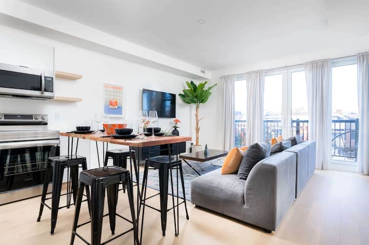 Heritage Charm Meets Modern Style | Sleeps 6 - Toronto