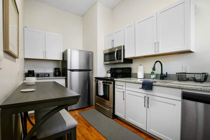 1-bedroom Victorian Steps From Cleveland Clinic - Cleveland, OH