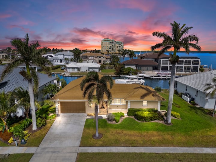 Magnolia Place - Boat Dock, Pool, Bikes, Beach Sup - Marco Island, FL