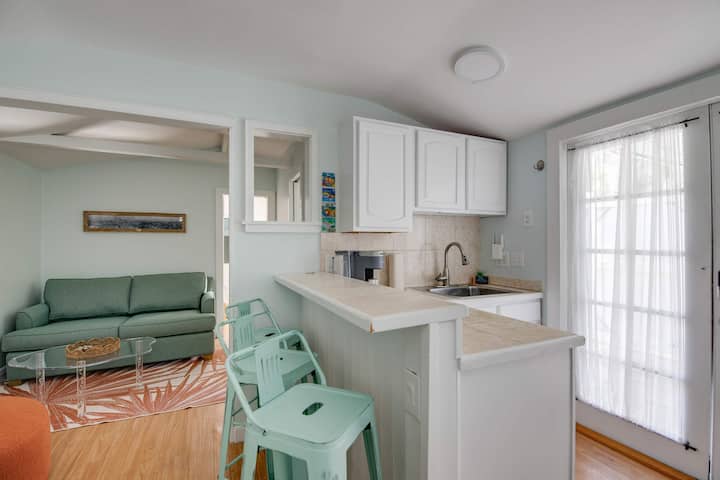Shared Pool & Parking - The Cottage At James House - Key West, FL