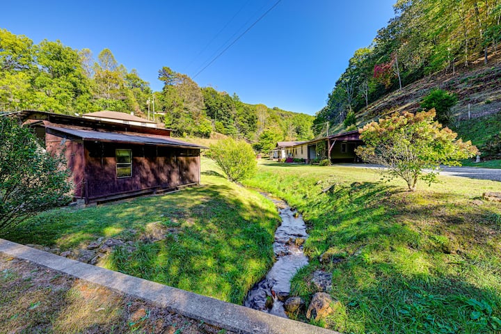 Creek Access & Spacious Yard: Quiet Sylva Home! - Sylva, NC