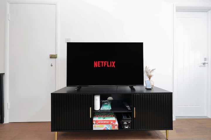 2pm Check In | 12pm Checkout | Parking | Stratford - London