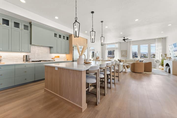 Sensory Escape: Desert Color Lagoon + Beaches! - St. George, USA