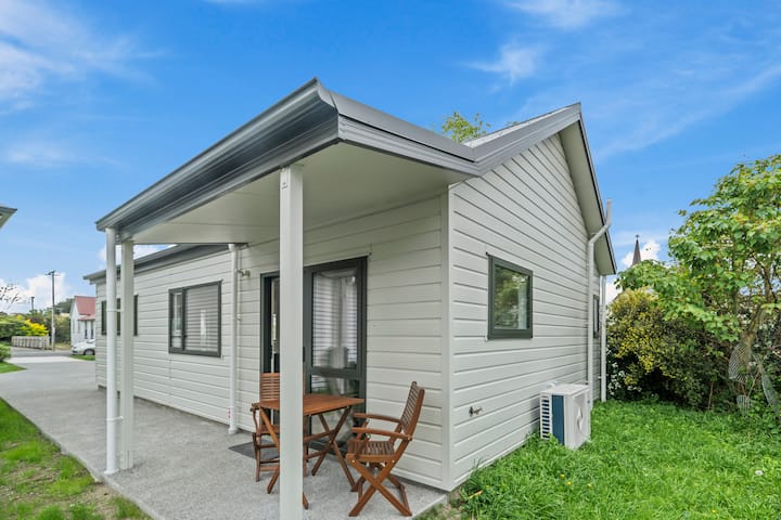 Birch Cottage - Wairarapa Holiday Home - Greytown