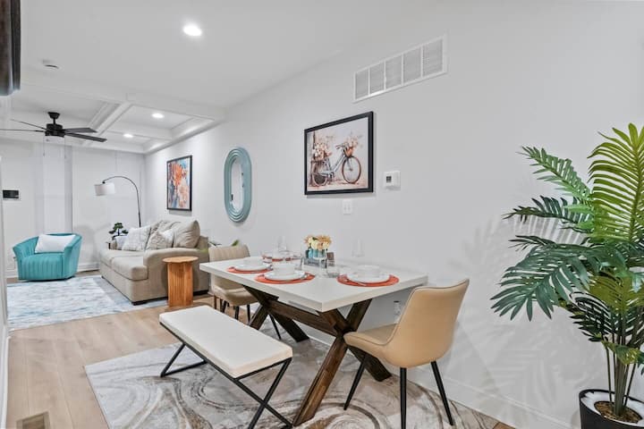 Beautiful Home W/ Keyless Entry Near Stadium - Baltimore, MD