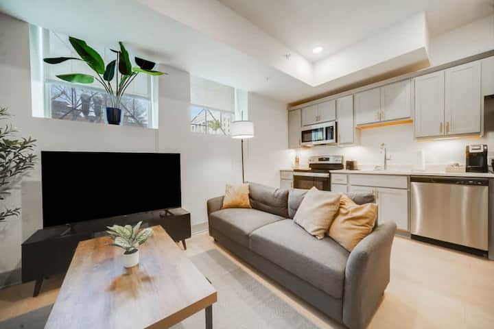 Stylish Studio W/ Free Parking | Near Hospitals - Falls of the Ohio State Park, Clarksville