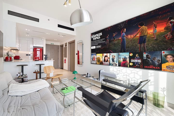 120 Inch Screen - Surrounding Soundsystem - Dubai