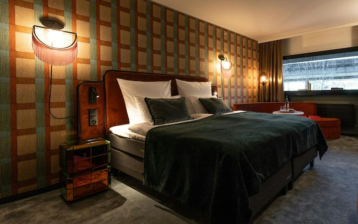 Sip Cocktails In The Livingroom & Bar - Zúrich