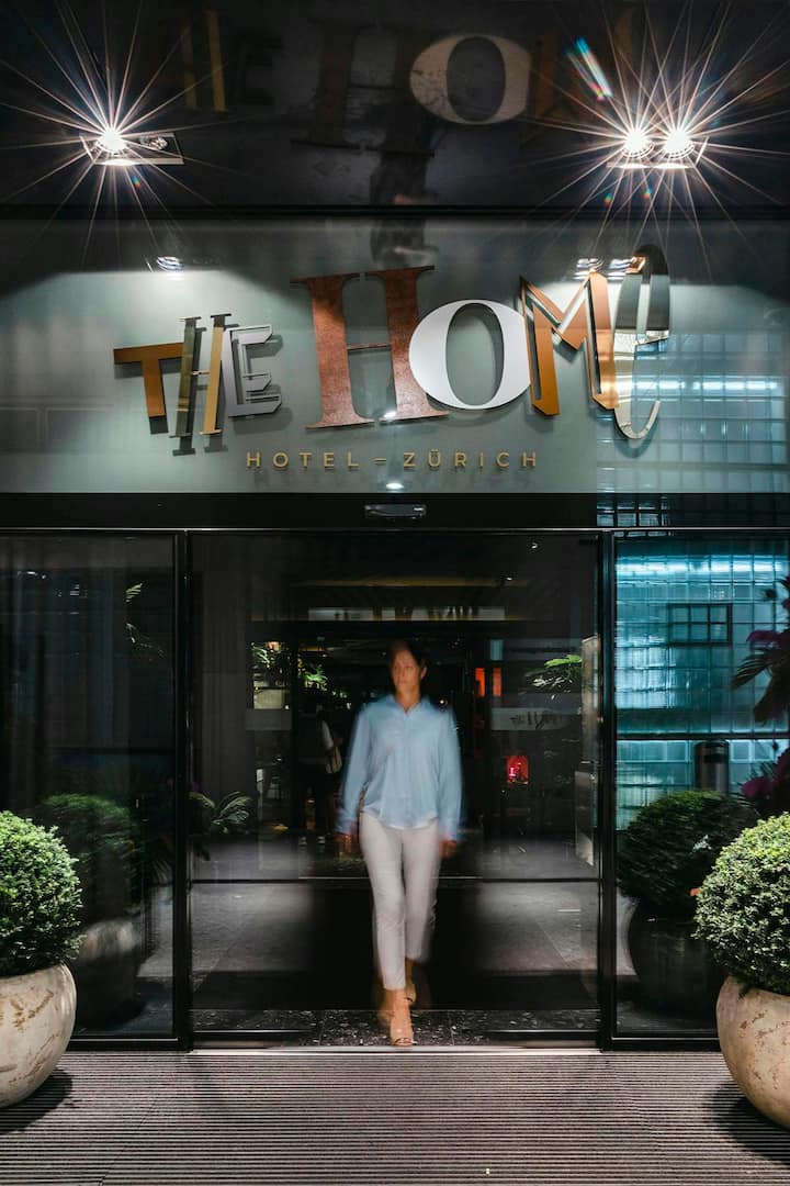 The Lounge Features Live Music & Comedy Acts - Zürich