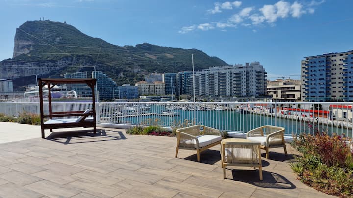 Marina Pool And Views 2 Bedroom Get-away - Gibraltar