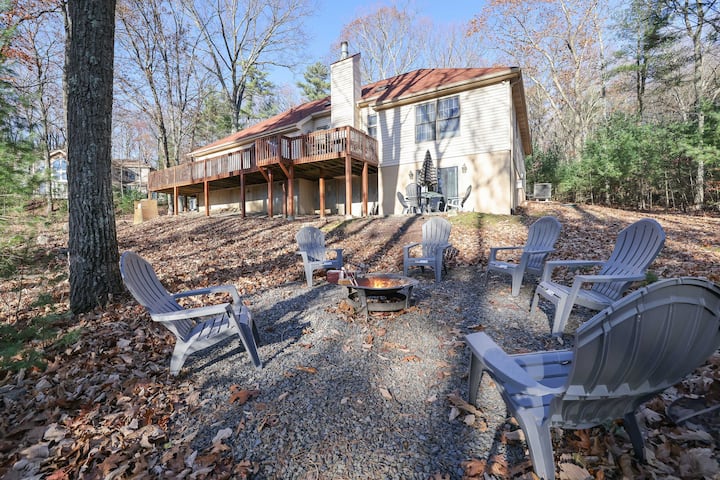Mountain Escape, Lake, Fire Pit, Game  Room - East Stroudsburg