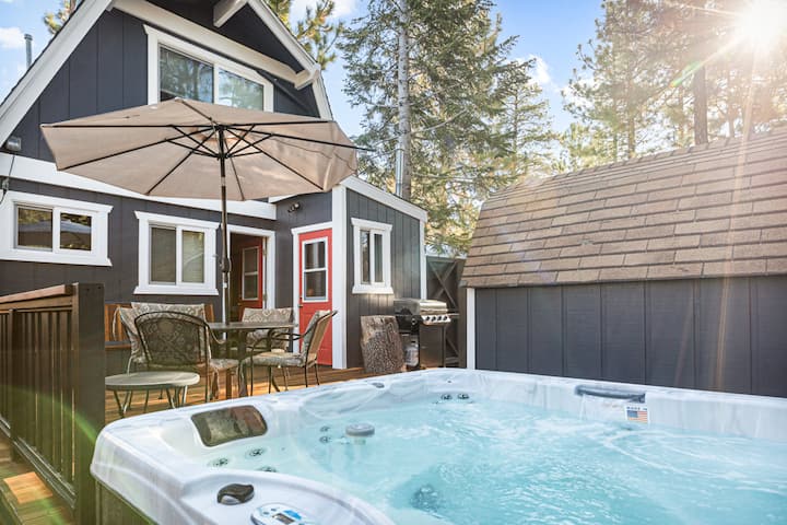 National Forest View Chalet: Hot Tub, A/c & Bbq - Big Bear Lake, CA