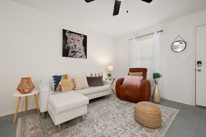 Charming 2-bedroom Apartment In Edinburg! - Edinburg, TX