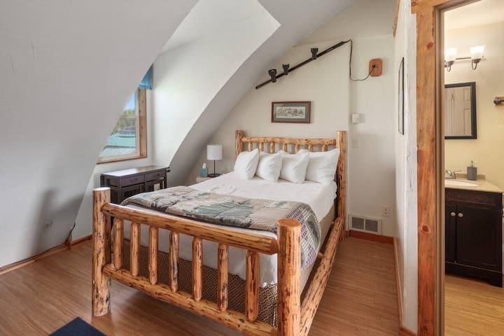 Cozy Studio 6 Miles To Glacier National Park! - West Glacier, MT