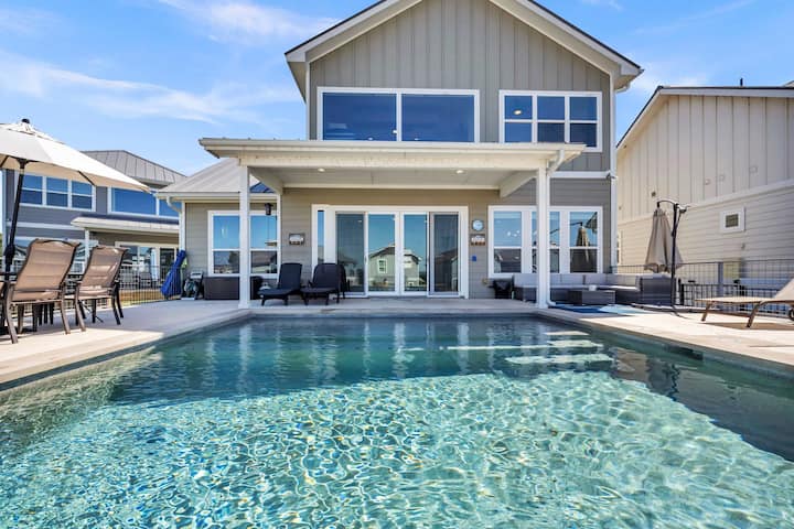 Village Oasis-pool, Boat Lift, & Game Room - Kingsland, TX