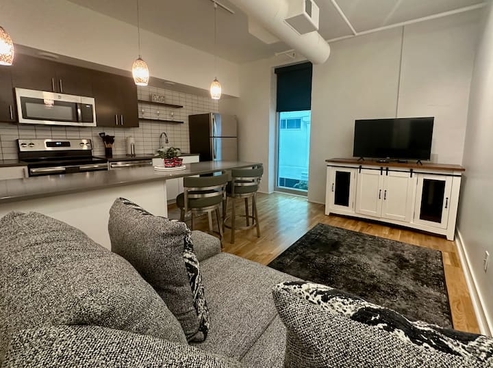 Old Market One Bedroom Loft (Atrium View) 404 - Omaha, NE