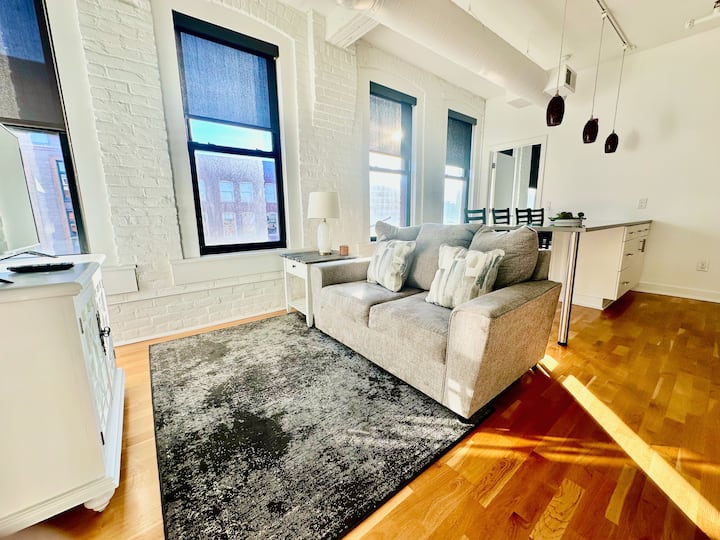 Amazing Old Market Loft & Views 2 Bed 2 Bath-509 - Omaha, NE