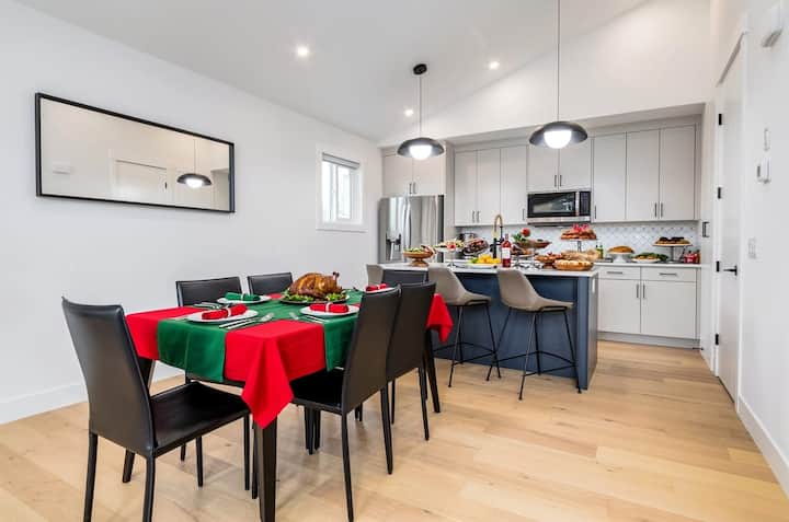 Rare Find W/ King Bed, Long Stays Welcome - Calgary