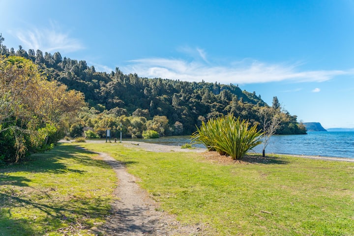 Duck Inn - Lake Taupo Holiday Home - New Zealand