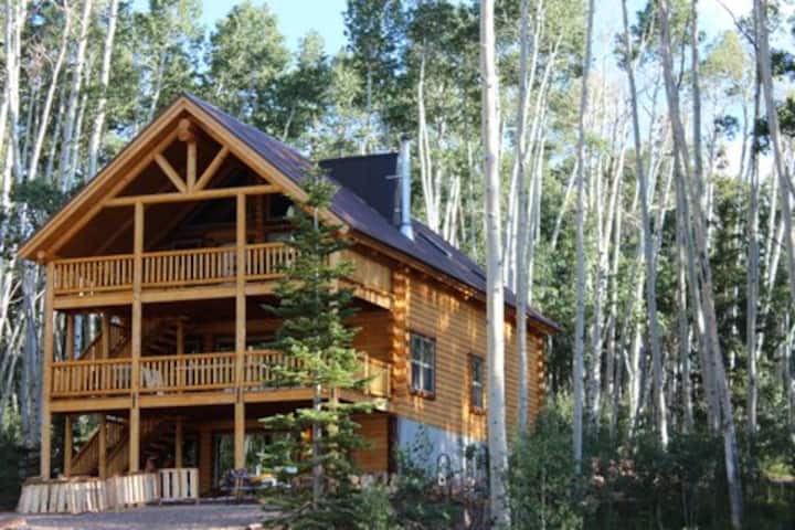 Camp Jackson Lodge Getaway - Monticello, UT