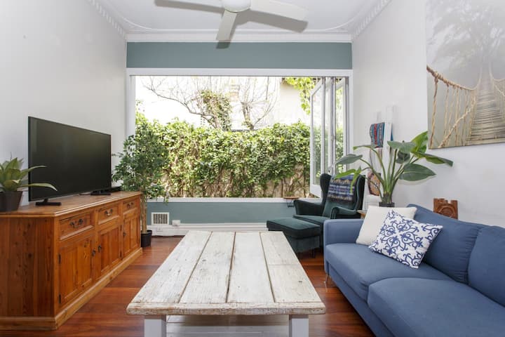 Reader's Retreat - South Fremantle House - Fremantle