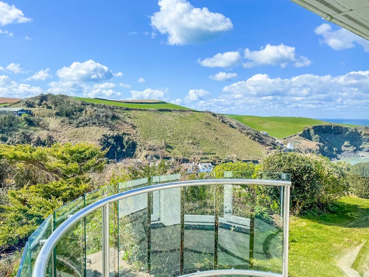 Shellseekers, Lovely Views Across Port Isaac - Port Isaac
