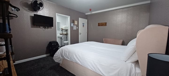 Vinnie's Hotel - Room 8 - Blackpool