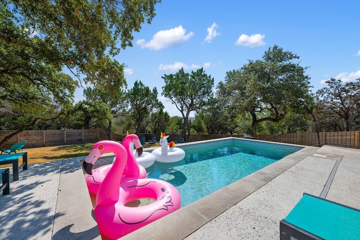Mini-resort W/pool And Putt - Lake Travis, TX