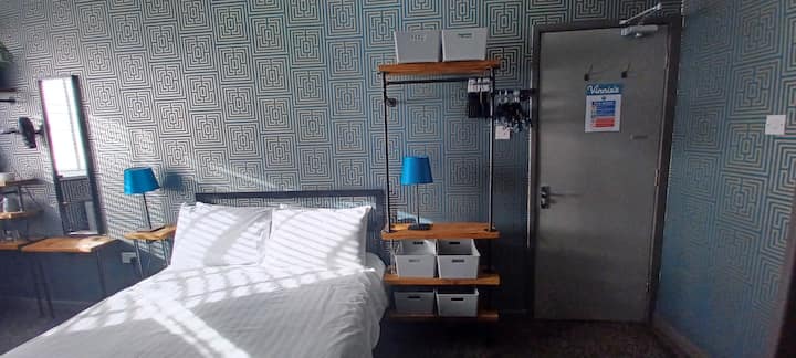 Vinnie's Hotel - Room 16 - Blackpool